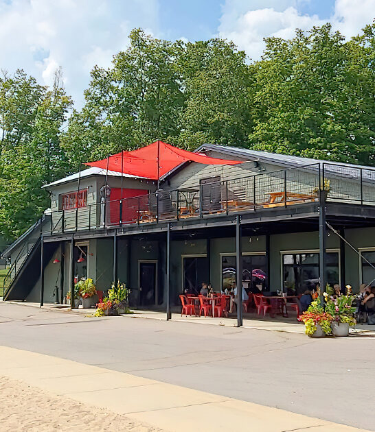 small beachside restaurant michigan ftr
