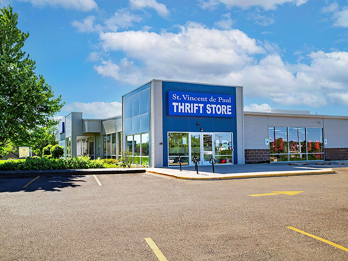 Blue skies and bargains await! This thrift store's exterior promises a treasure trove of pre-loved goodies inside. Who's ready for a shopping adventure?