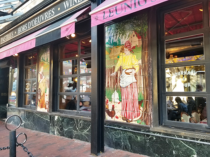 A Parisian postcard come to life! Leunig's charming storefront beckons with promises of culinary delights and European flair.