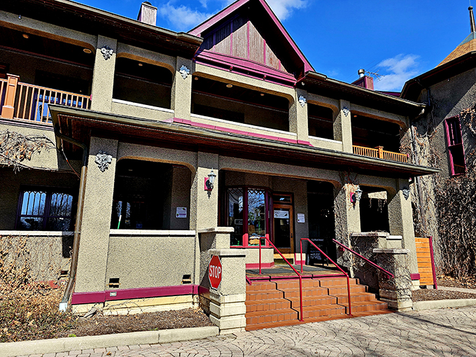 Welcome to wine country&hellip; in Illinois! Lynfred Winery's charming entrance beckons like a siren song to oenophiles and curious passersby alike.
