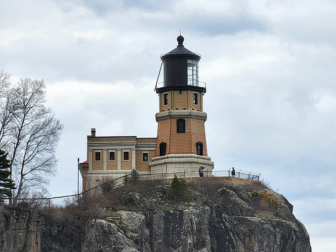Majestic and proud, Split Rock Lighthouse stands like a sentinel on the cliff. It's as if Mother Nature decided to build her own skyscraper!