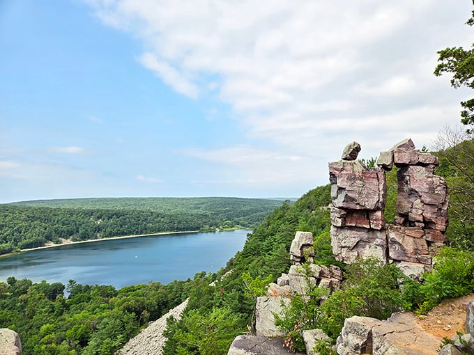 Welcome to nature's amphitheater! Devil's Lake State Park: where the views are heavenly and the hiking is, well, devilishly good.