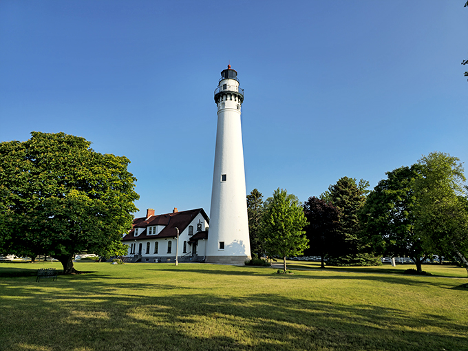 Towering over the landscape like a maritime supermodel, Wind Point Lighthouse strikes a pose against the azure Wisconsin sky. This 108-foot stunner has been turning heads since 1880.