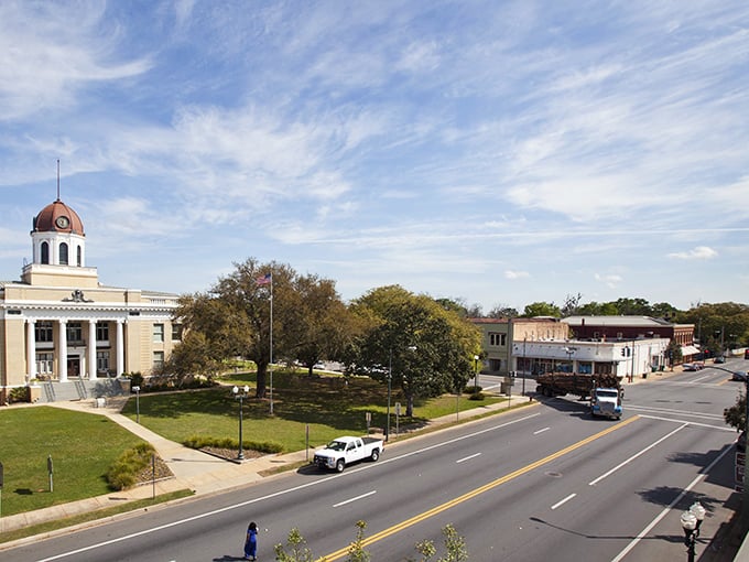 Step into a Norman Rockwell painting come to life! Quincy's Main Street is where small-town charm meets big-hearted hospitality. 