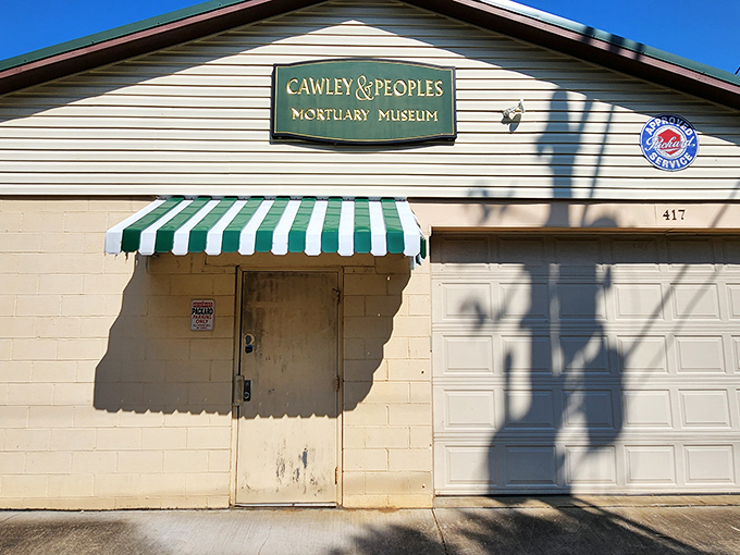 Welcome to the afterlife's waiting room! This unassuming exterior houses a treasure trove of morbidly fascinating history. Who knew the great beyond had such curb appeal?