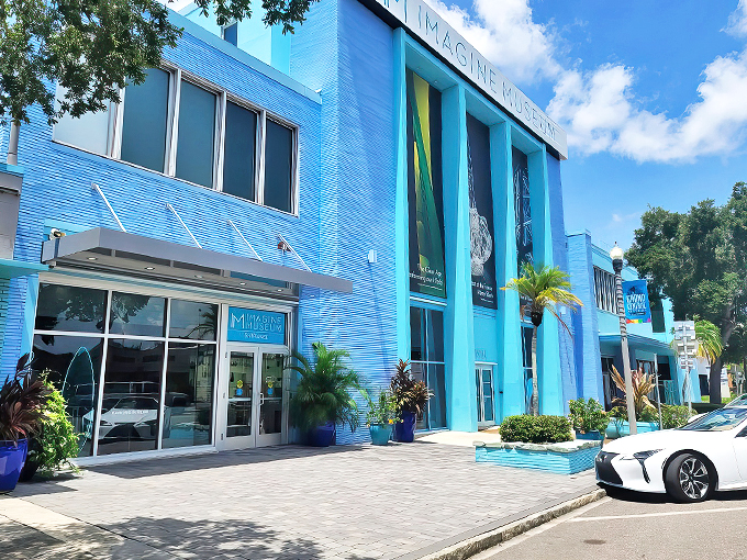 Blue-tiful! This azure oasis of art stands out like a sapphire in St. Pete's crown. It's as if Picasso and the Cookie Monster collaborated on a building design.