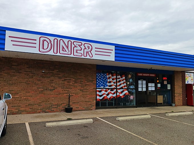 Retro charm meets modern appetite! This unassuming exterior hides a treasure trove of comfort food that'll transport you straight back to the good ol' days.