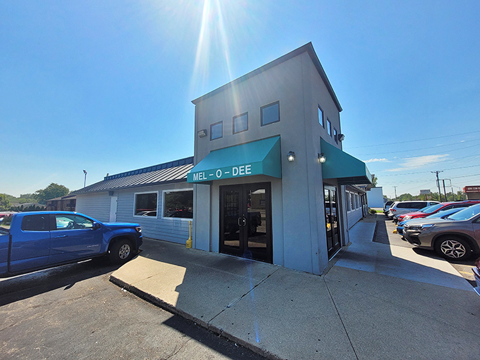 A slice of Americana, served fresh daily! Mel-O-Dee's unassuming exterior belies the culinary treasures within. It's like finding a pearl in an Ohio oyster.