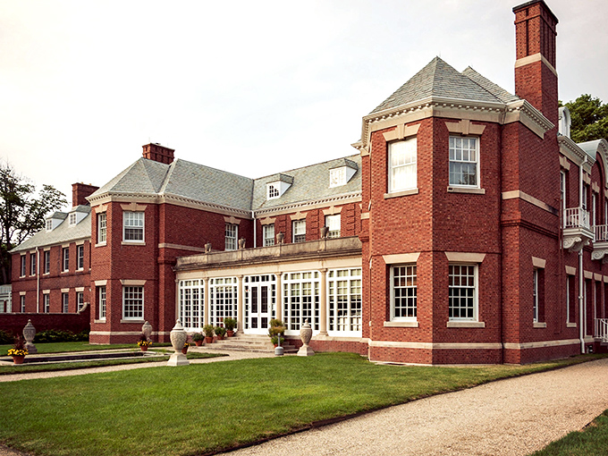 "Who needs Downton Abbey? This red-brick beauty is ready for its close-up, complete with a garden path that's begging for a dramatic entrance."