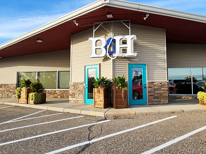 Ahoy, seafood lovers! This unassuming exterior hides a treasure trove of oceanic delights. Who knew landlocked Minnesota could harbor such coastal charm?