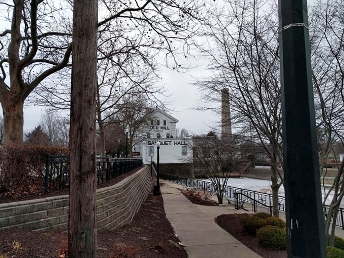 Step into a time machine, folks! This charming white edifice isn't just a pretty face &ndash; it's a portal to Dundee's flour-filled past. Who knew history could look so inviting?