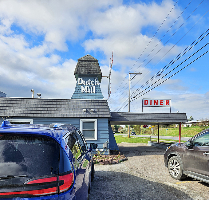 A slice of Holland in the Green Mountains! The Dutch Mill Diner's iconic windmill beckons hungry travelers like a lighthouse for breakfast lovers.