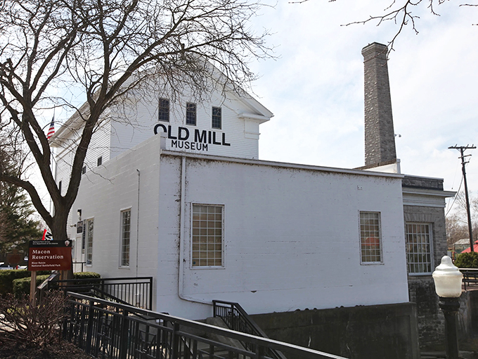 Step into a time machine, folks! This charming white edifice isn't just a pretty face &ndash; it's a portal to Dundee's flour-filled past. Who knew history could look so inviting?