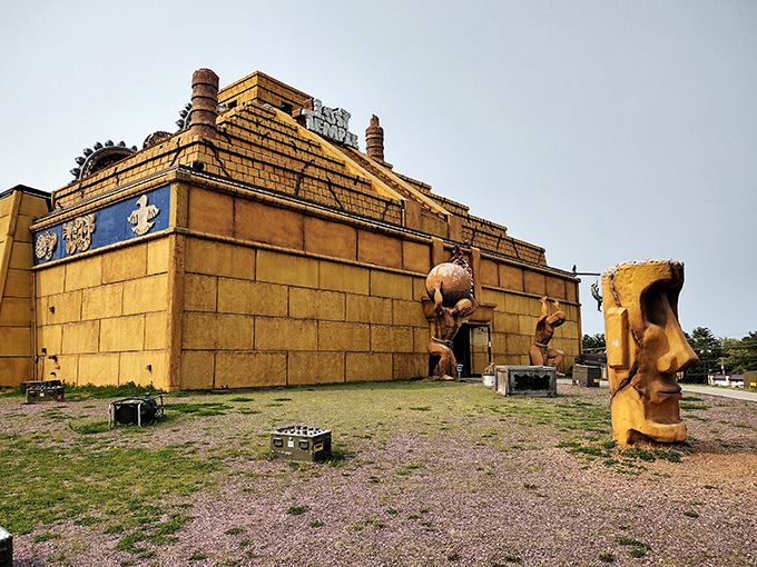 Indiana Jones, eat your heart out! This colossal temple facade in Wisconsin Dells promises adventure with a side of cheese curds.