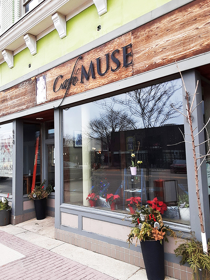 A slice of European charm in Royal Oak! Cafe Muse's inviting storefront beckons food lovers like a siren's call to hungry sailors.