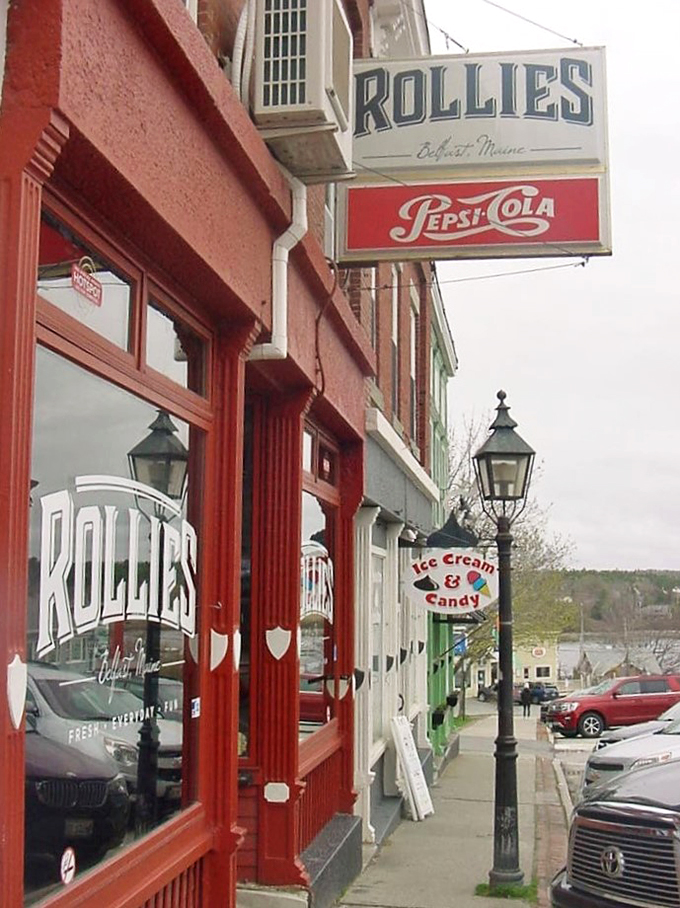 Step into a time machine! Rollie's vibrant exterior whisks you back to small-town Americana, complete with a classic Pepsi-Cola sign. Nostalgia never tasted so good!