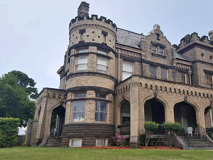 A castle in Ohio? You're not in Kansas anymore, Dorothy! This stunning stone facade brings medieval charm to the heart of Circleville.