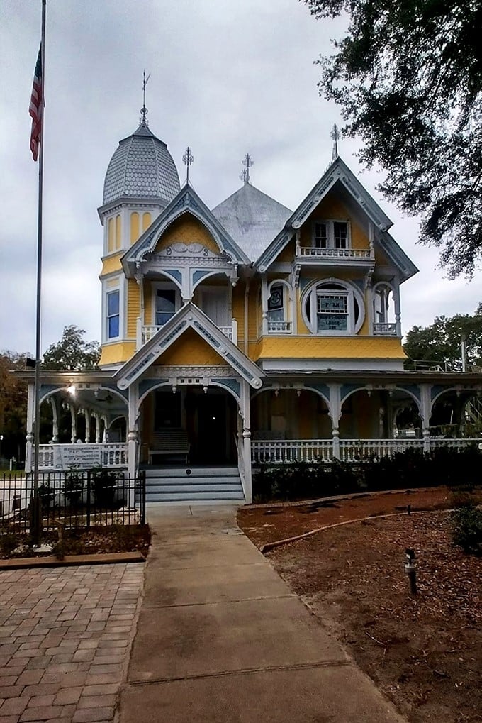 Step right up to the Donnelly House, where Victorian charm meets Florida sunshine in a delightful architectural confection!
