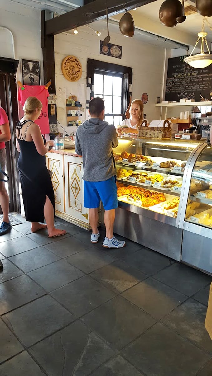 Happy customers, happy life! These folks have discovered the secret to Key West bliss &ndash; it's spelled B-A-K-E-R-Y.