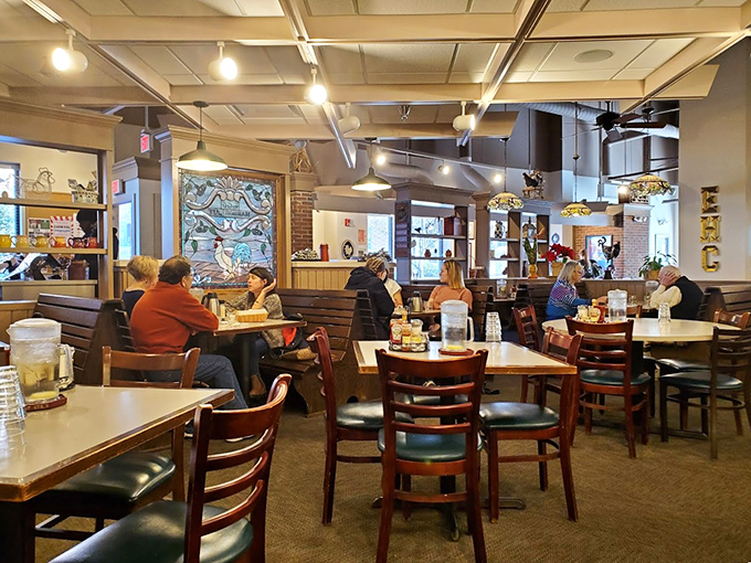 Breakfast buzz central! The dining room hums with the happy chatter of folks living their best breakfast lives. Can you feel the pancake love?