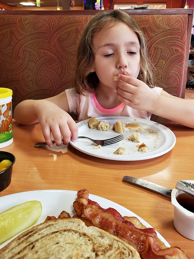 Breakfast bliss in progress! These diners are living their best lives, one forkful at a time.