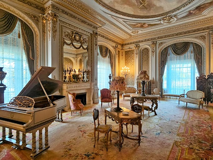 A piano so grand, it makes my old upright look like a toy. Chopin would've killed for this setup.