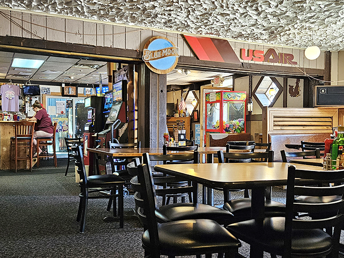 Where everybody knows your name... and your favorite deep-fried indulgence. This cozy corner is small-town charm personified.