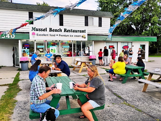 Community served fresh daily! Mussell Beach isn't just about food; it's where neighbors become friends over frosty treats.