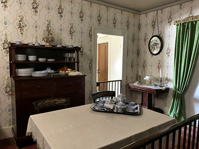 Dinner at the Lincolns': Where important decisions were made, and the struggle with 19th-century table manners was real.