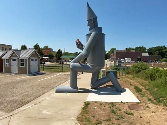 Step right up to Hart's main attraction! This Tin Man's got more personality than some Hollywood stars.