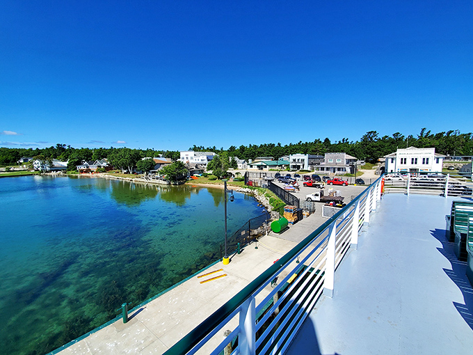 Island life in full swing: where "rush hour" means deciding which ice cream flavor to try first.