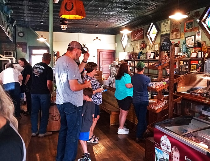 The lunch rush or a burger pilgrimage? Either way, these folks know where to find their bliss.