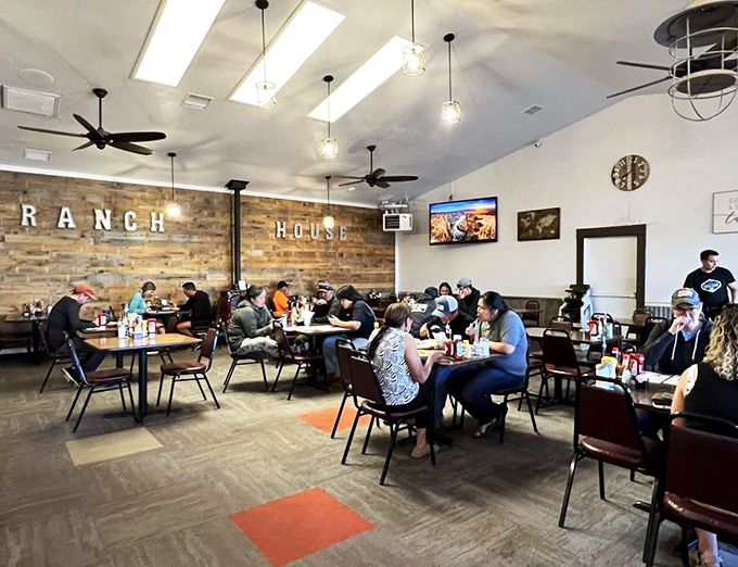 Full house of happy faces! This bustling dining room is like a Norman Rockwell painting come to life, with a soundtrack of clinking forks and laughter.
