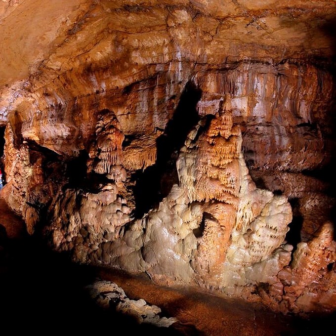 Nature's own modern art installation! These rock formations look like they were sculpted by Picasso during his "cave period."