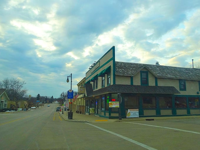 What a charming town street! You can grab a meal at the local grill and explore the quaint shops of Cambridge.
