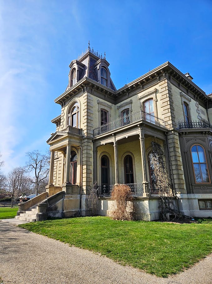 Roadside royalty: The Davis Mansion offers a glimpse into 19th-century luxury, no powdered wig required.