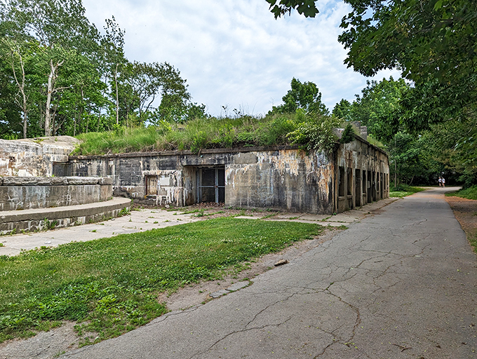 Coastal cruise climax! This park is the money shot of Maine road trips, complete with iconic lighthouse.