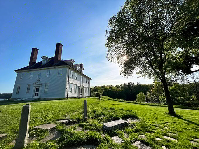 River views so good, even the house is showing off. Georgian style with a side of swagger.
