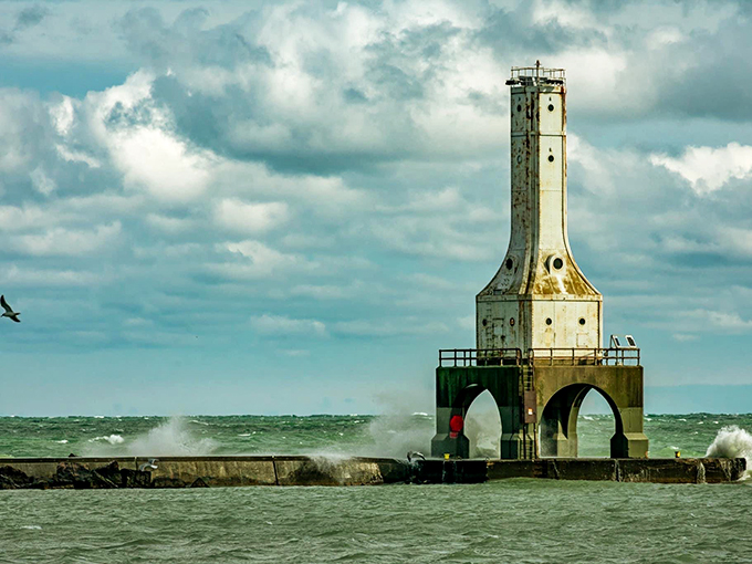 Roaring Twenties vibes on your road trip! This Art Deco lighthouse adds a dash of glamour to the shore.