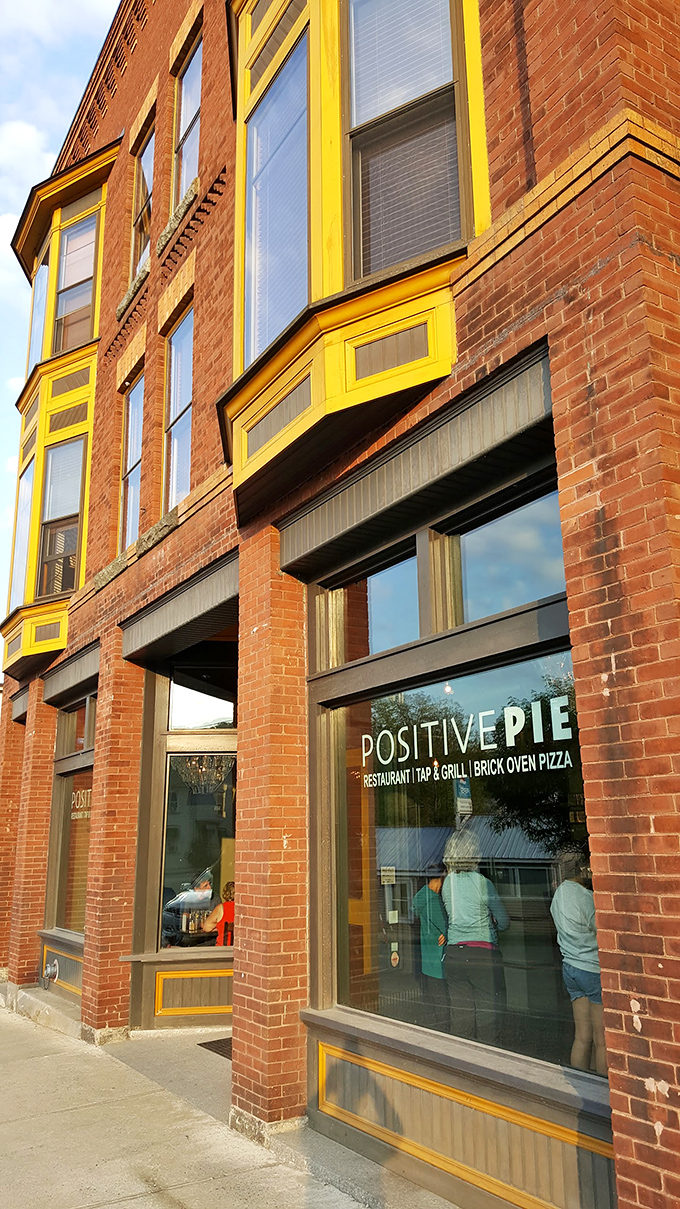 Sunny yellow trim, sunny disposition inside. Positive Pie serves up happiness by the plateful.
