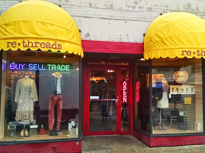 Second-hand paradise in first-class style. Rethreads is where fashion gets its encore performance.