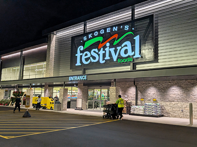 Part grocery store, part community center, all awesome. Skogen's is where shopping meets socializing!