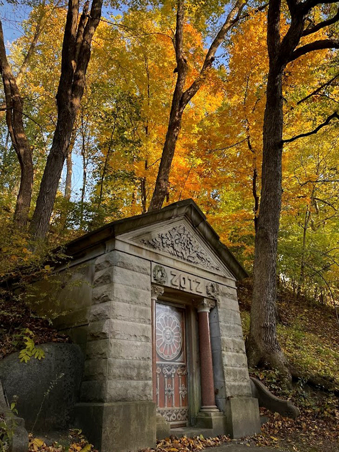 Springdale Cemetery: Where even the dead get a workout. With hills like these, it's "no pain, no gain" taken to the extreme!