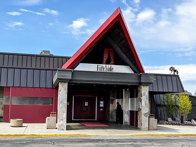 Dinner and a show, hold the cheesiness! This A-frame wonder serves up gourmet meals with a side of Broadway.