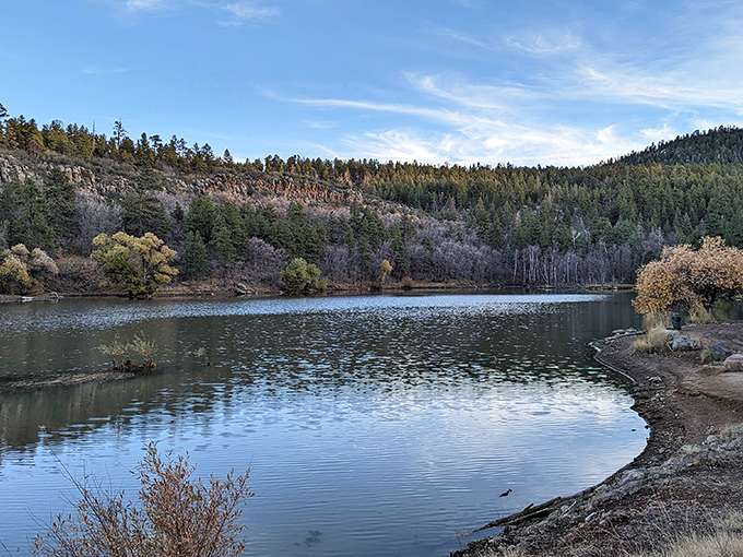 Williams: Where Route 66 nostalgia meets Grand Canyon adventures. It's like time-traveling with better Wi-Fi.