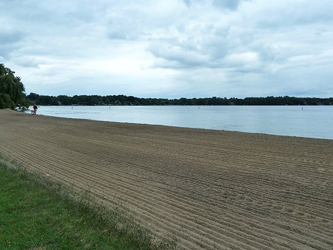 Look at this peaceful beach! You can enjoy a quiet stroll along the shore of beautiful Lake Ripley in Cambridge.