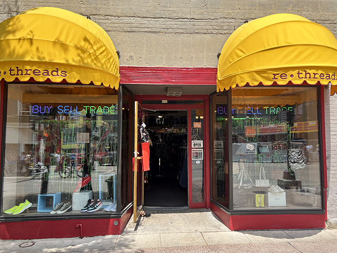 Thrift nirvana achieved! Rethreads turns "pre-loved" into "can't live without" faster than you can say "vintage."