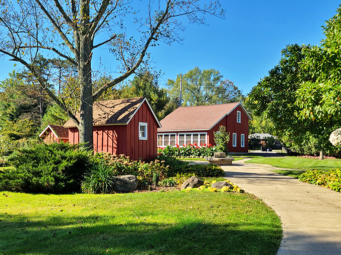 From Beethoven to bamboo! This riverside retreat is nature's symphony, no conductor required.