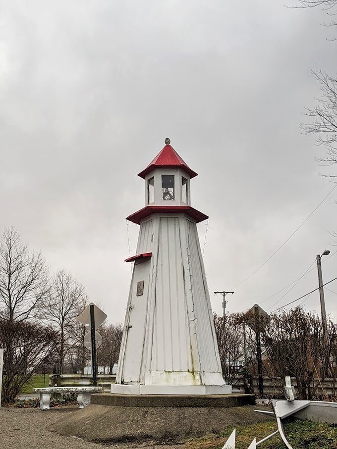 Lakeside layover: Vermilion offers road-weary travelers a refreshing dose of maritime charm. It's like a Great Lakes oasis!