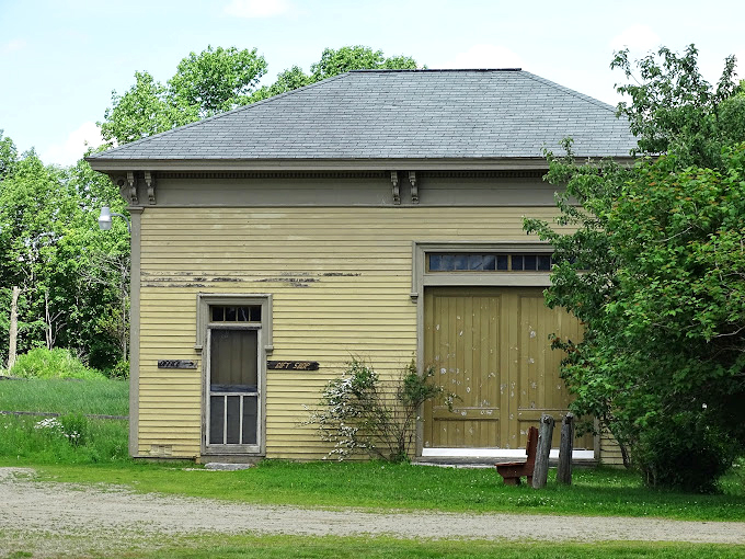 Ye olde gift shoppe: Where else can you buy a quill pen, hand-dipped candles, and historically accurate bonnets all in one place?